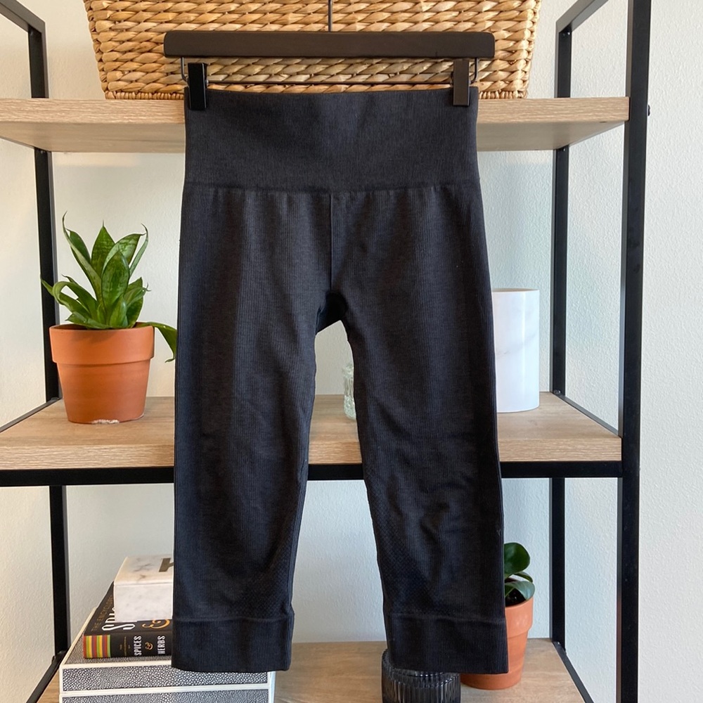 Lululemon Rib Knit Sport Compression Capri, 4 - Gem